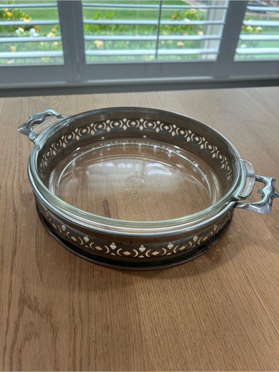 Pyrex | Dining | Vintage Pyrex Round Casserole Dish With Metal Holder ...